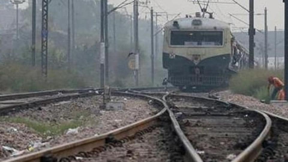 Rail fracture delays central line train services in Mumbai | Mumbai news