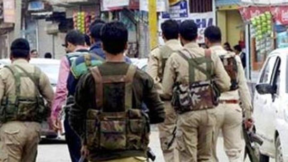 Undertrial in murder case escapes in Jammu and Kashmir, three cops ...