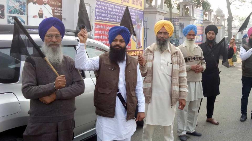 New SGPC president shown black flags in Patiala - Hindustan Times