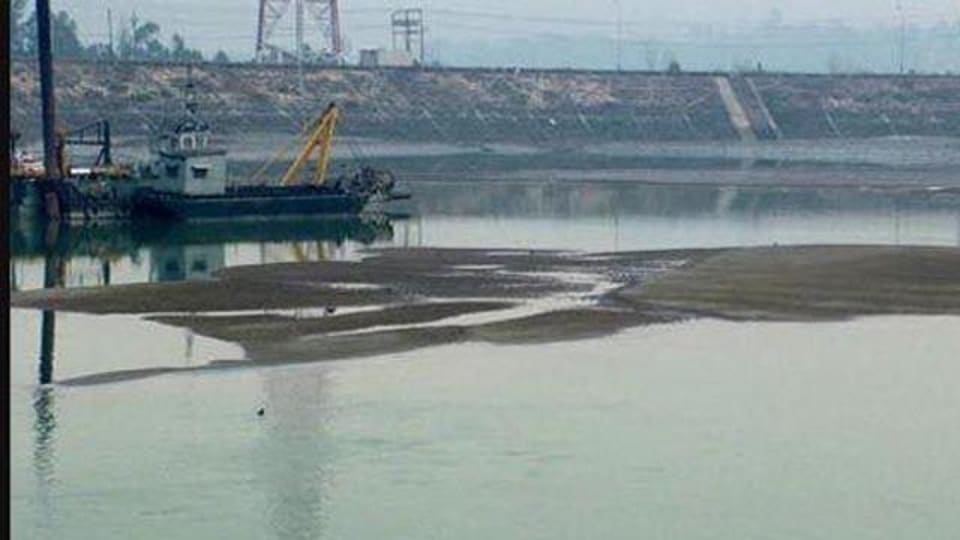 Three jump into Bhakra Canal; two rescued, one feared dead | Hindustan ...