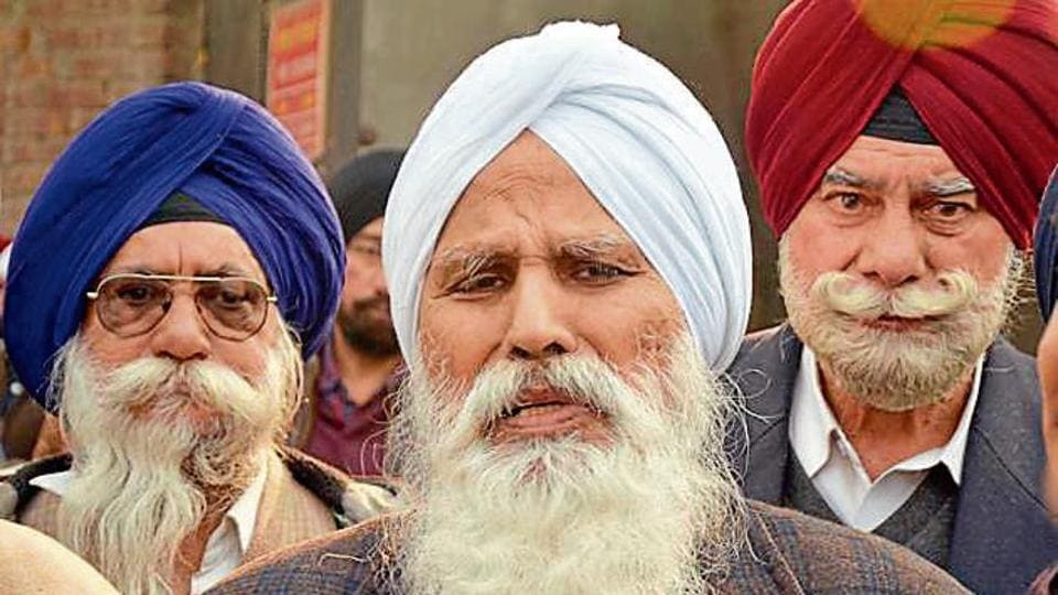 Video row: Chadha surfaces finally at son’s cremation | Hindustan Times