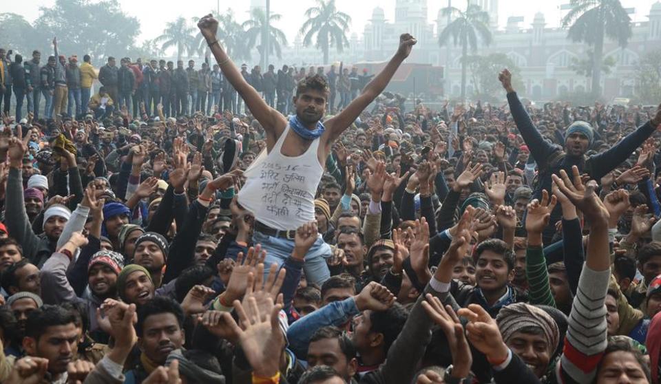 Police job-seekers’ protest leads to chaos in Lucknow | Hindustan Times