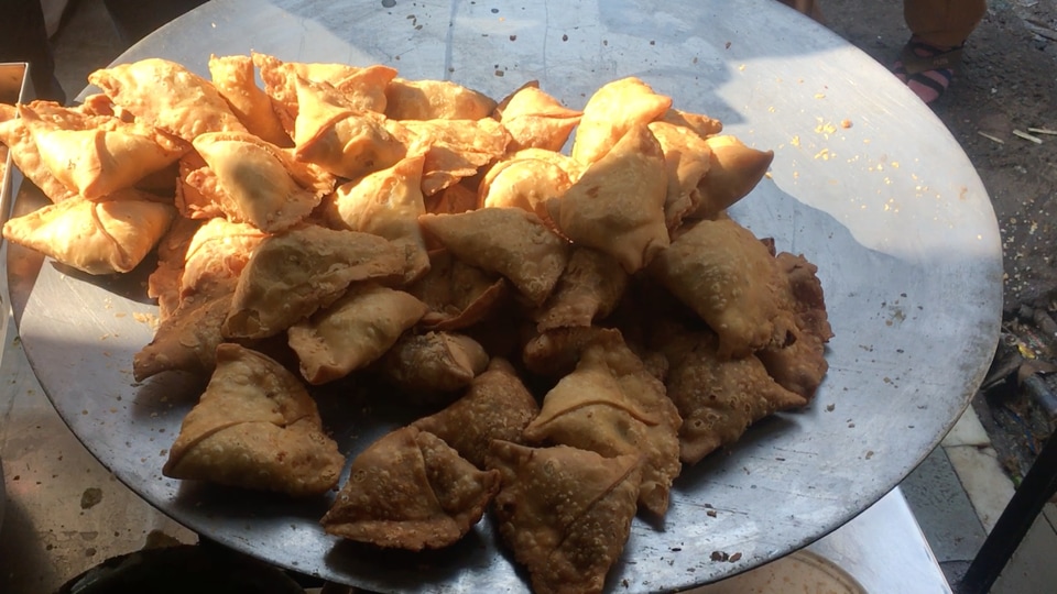 Tried and Tasted: Head to Paharganj to have the best samosas in Delhi ...