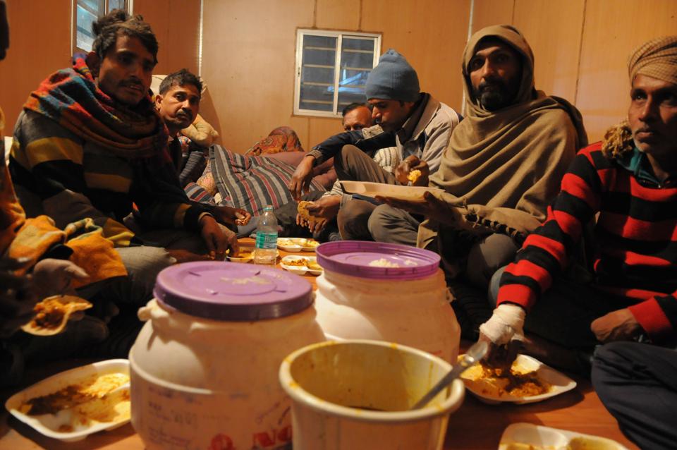 Gurgaon’s homeless all praise for MCG’s night shelters | Hindustan Times