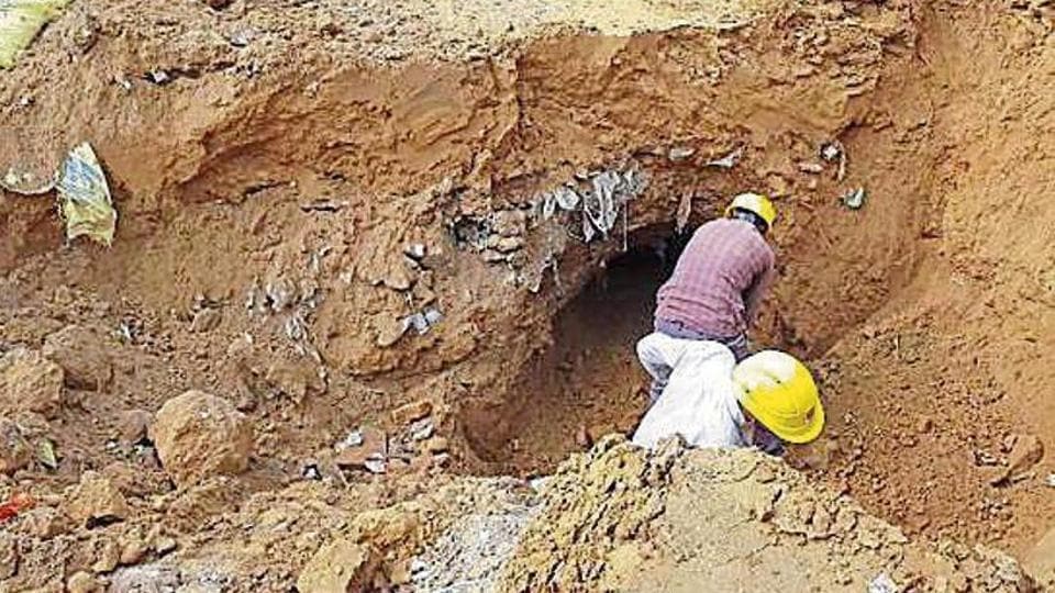 Thieves dig tunnel to steal petrol from Indian Oil pipeline, exposed ...