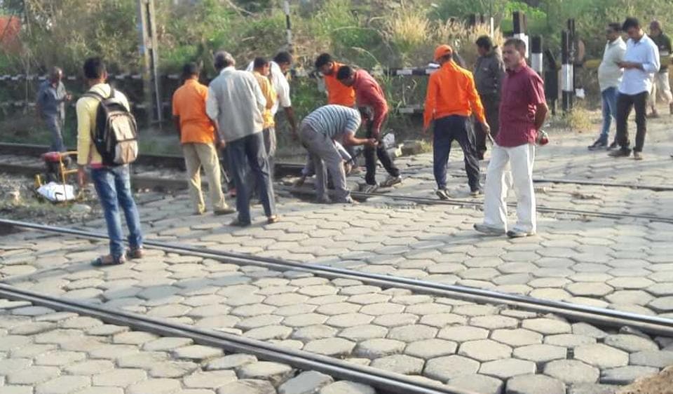 Rail fracture near Boisar delays local train services on Mumbai’s ...