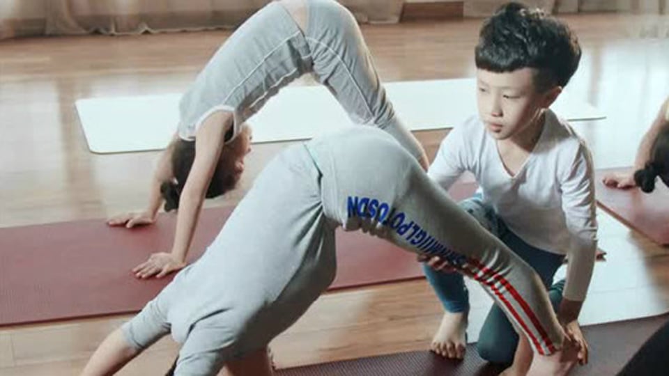 7-year-old is China’s youngest yoga teacher, earned $15,000 as pocket ...