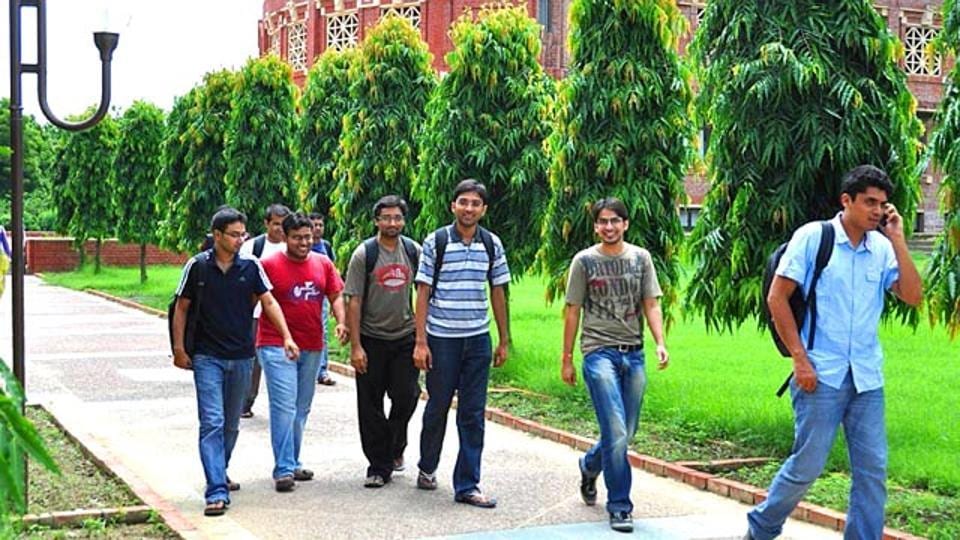 IIM Lucknow PG programme students of 2016-18 batch bag 100% placement ...