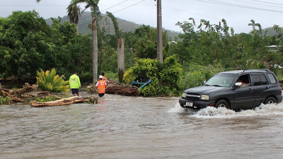 Cyclone Gita: Blackouts, flooding as cyclone batters Tongan capital ...