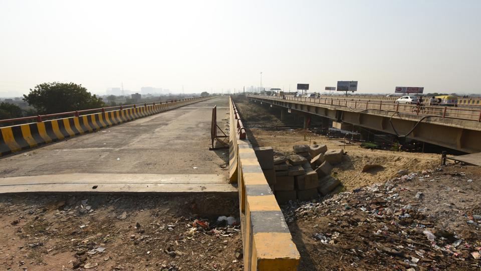 Noida authority yet to construct approach road for bridge over Hindon ...