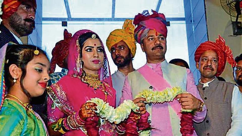 Out on bail, Phoolan Devi murder accused marries girl from Madhya ...
