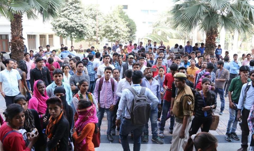 Lucknow: Outsourced staff of CM’s helpline create ruckus, 4 held ...