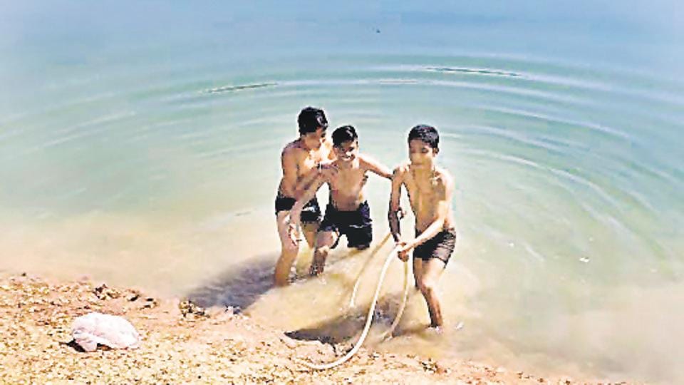 Two teenagers drown in muddy Gurgaon pond - Hindustan Times