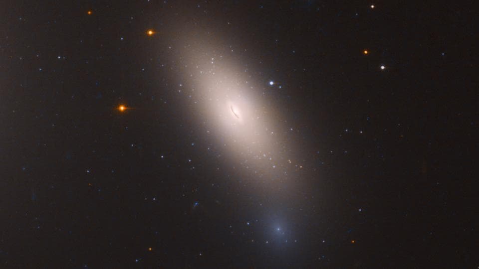NASA’s Hubble finds 'red and dead’ relic galaxy near Milky Way ...