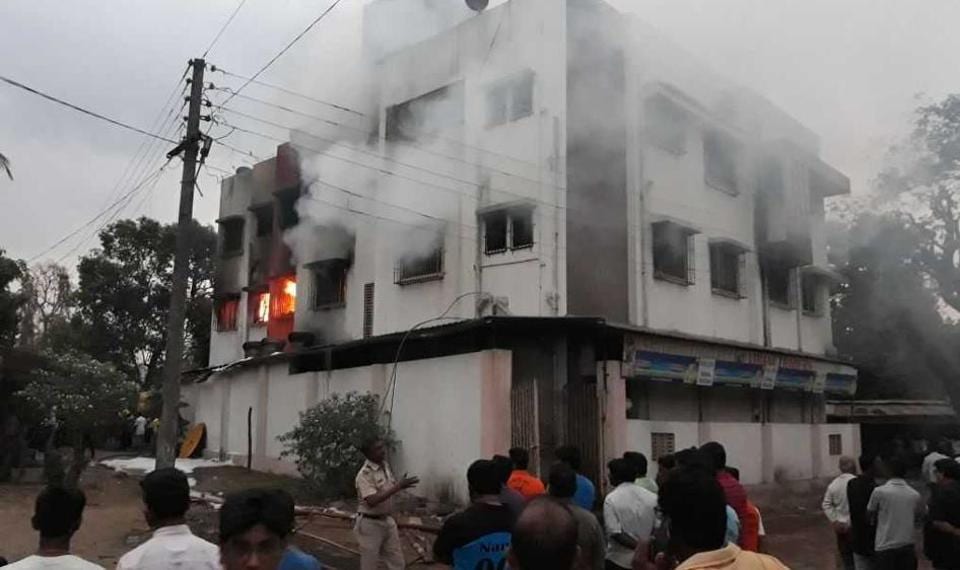 1 dead after fire guts two floors of building near Mumbai; 6 residents ...