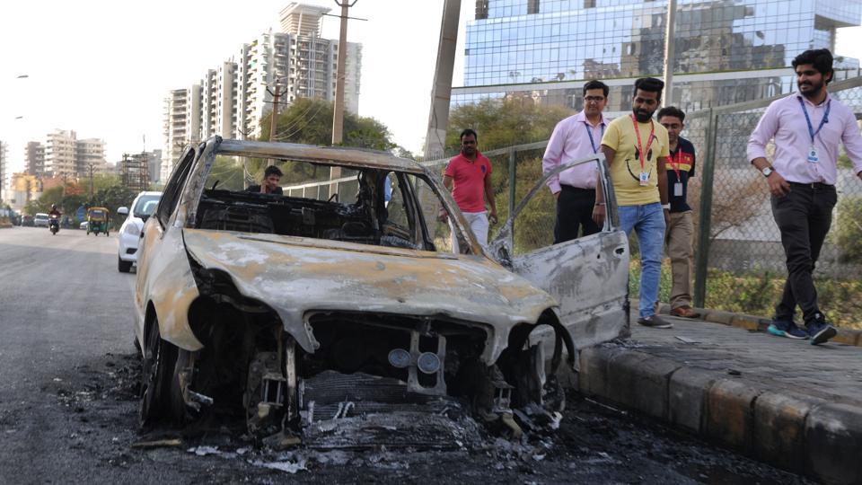 Mercedes sedan catches fire in Gurgaon, woman escapes unhurt ...
