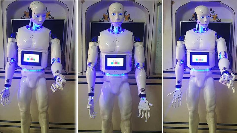 Now, a robot to welcome and give you information at Jaipur Wax Museum ...