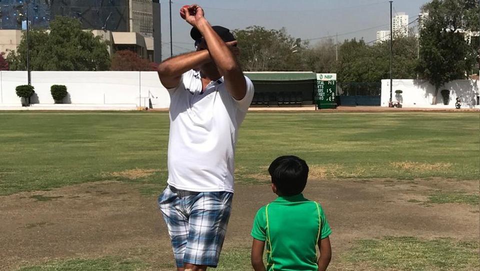 Wasim Akram shares tips with young Pakistani bowler who took internet ...