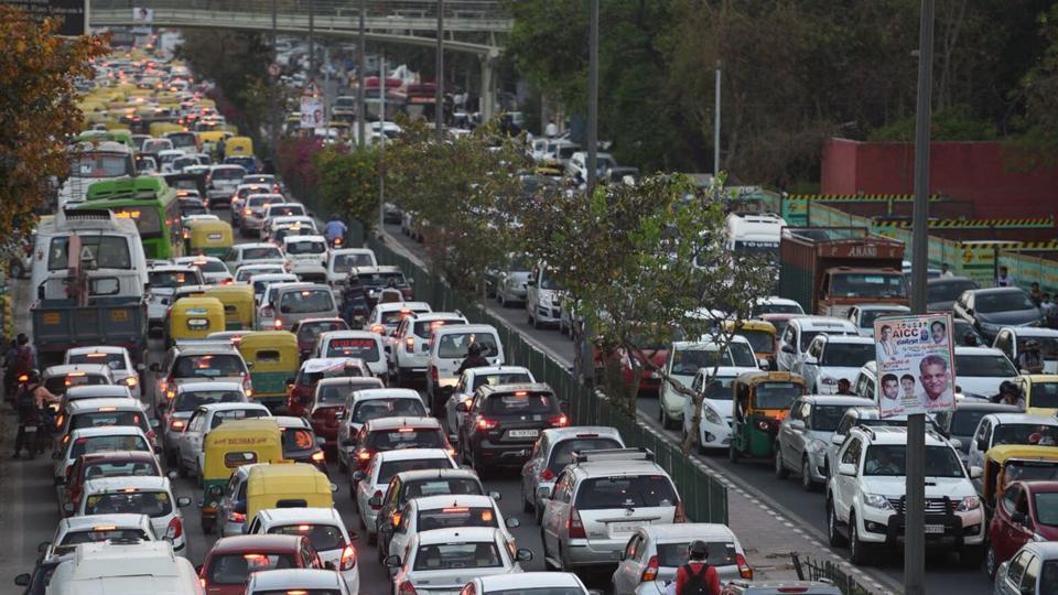 Delhi drives too close for comfort, speed and safety | Hindustan Times