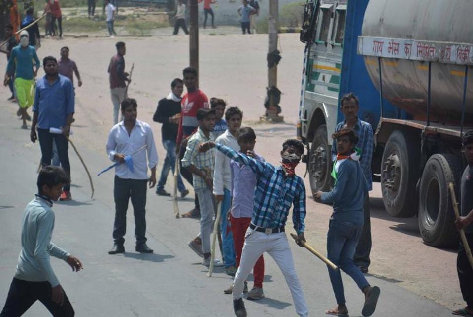 Dalit protests turn violent in UP, one dead, 90 injured | Hindustan Times