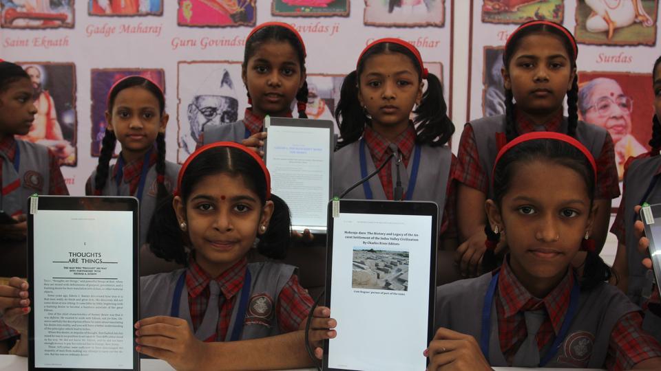 Thane school library goes digital | Hindustan Times