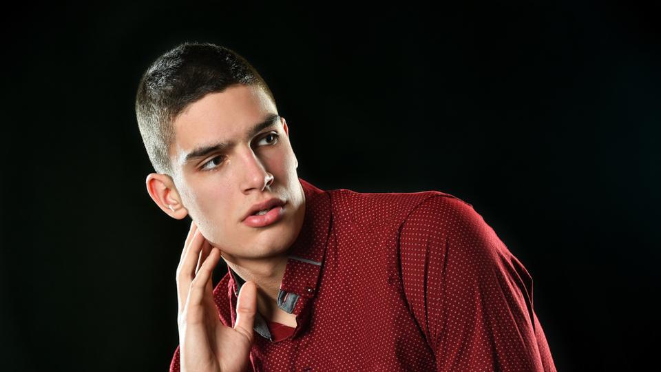 Don’t be expressionless,the secret to being cool lies in smiling ...