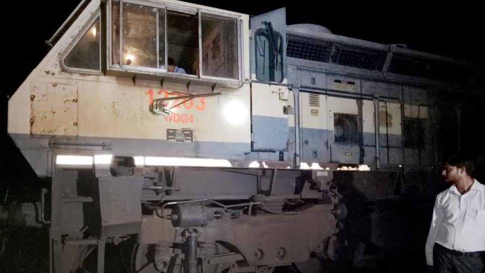 Driverless engine rolls down track at Anand Vihar railway station ...