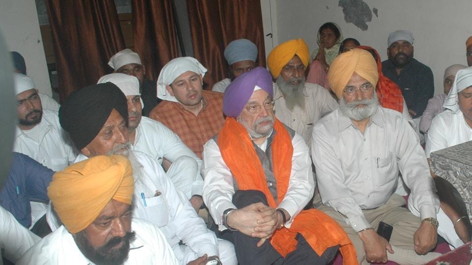 Union minister Hardeep Puri dines, spends night at Dalit homes in ...