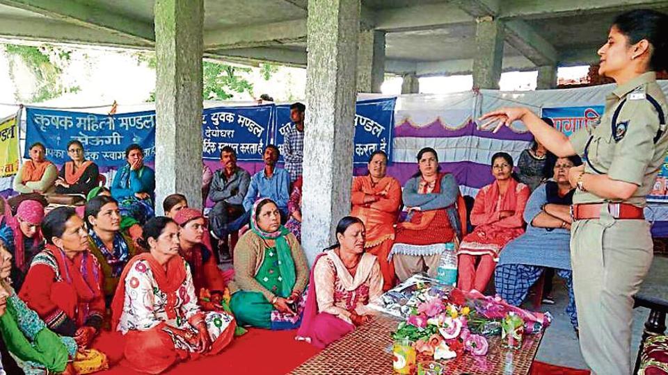 Tackling the menace: Kullu women join war against drug mafia | Latest ...