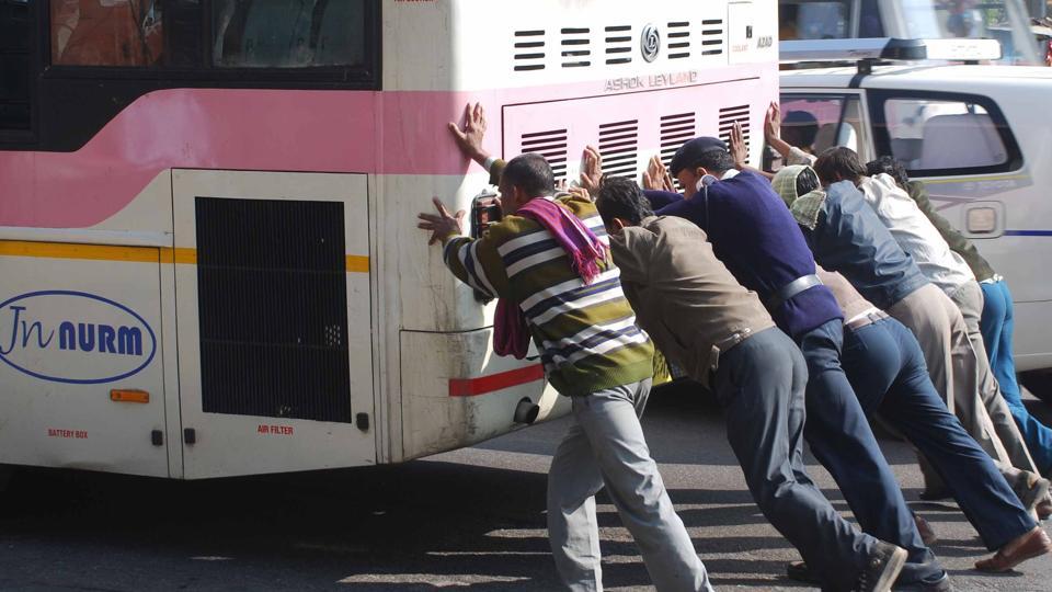Jaipur traffic police crack down on low-floor buses | Hindustan Times