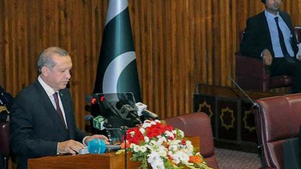 Pakistan signs $1.5 billion defence deal with Turkey | World News