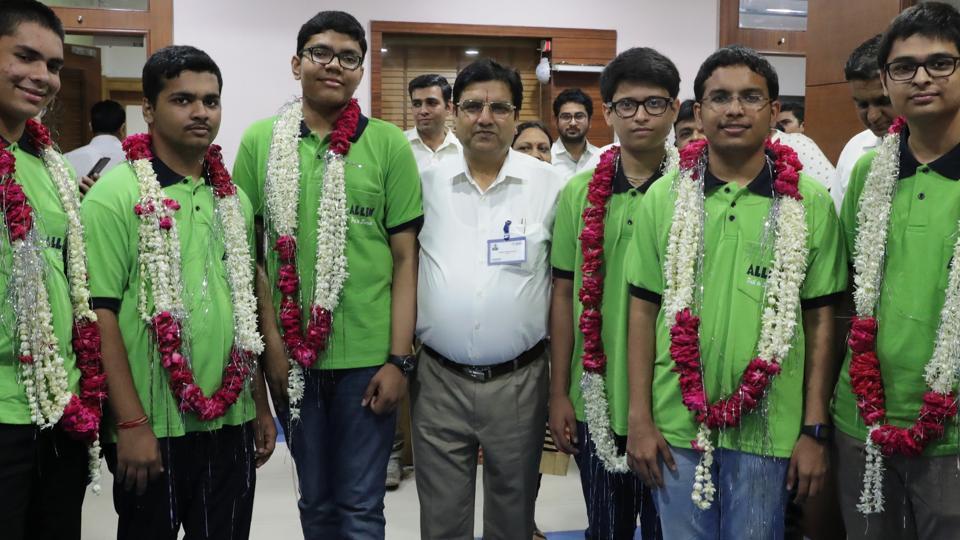 JEE Advance: Healthy competition among friends mantra for success ...