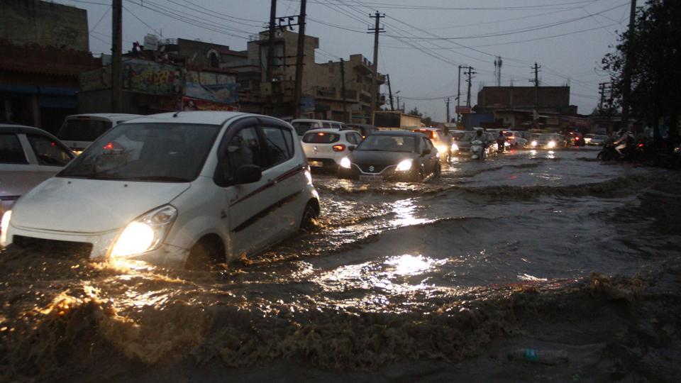 Repeat of 2016? Delay in drain work floods Gurugram | Hindustan Times