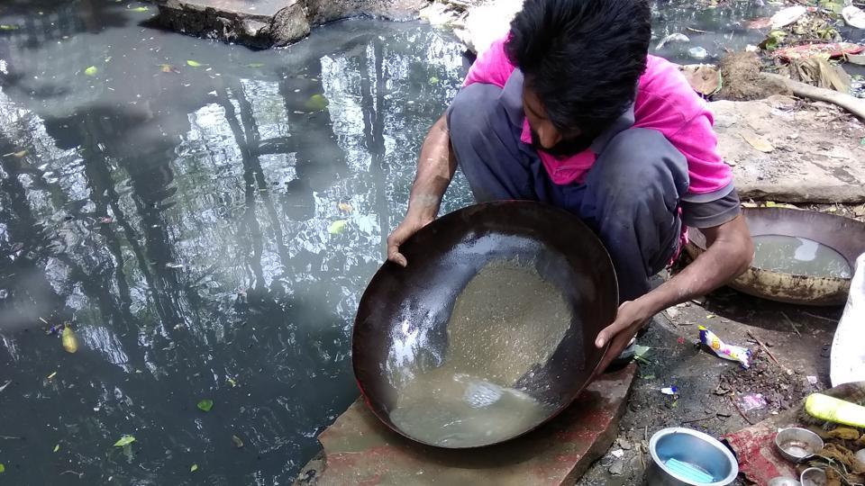Meet Delhi’s gold hunters who search through mud, muck for some bling ...