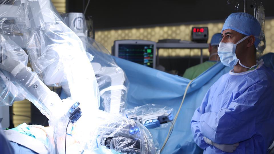 Robotic surgery equally effective as traditional open surgery for ...