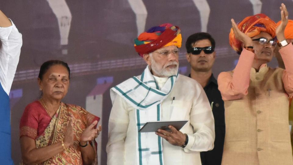 Many heroes forgotten just to glorify members of one family: PM Modi in ...
