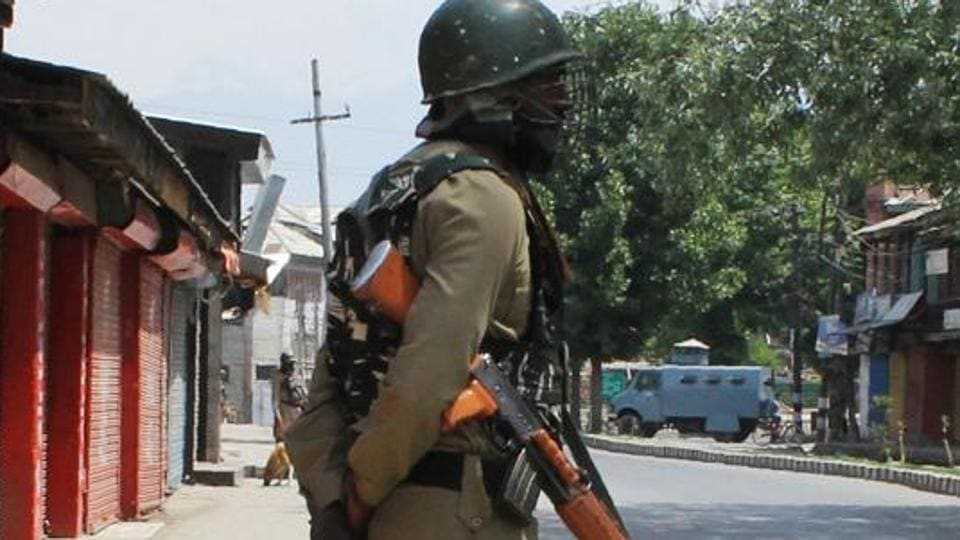 Police officer from Kashmir goes missing with AK-47, suspected to have ...