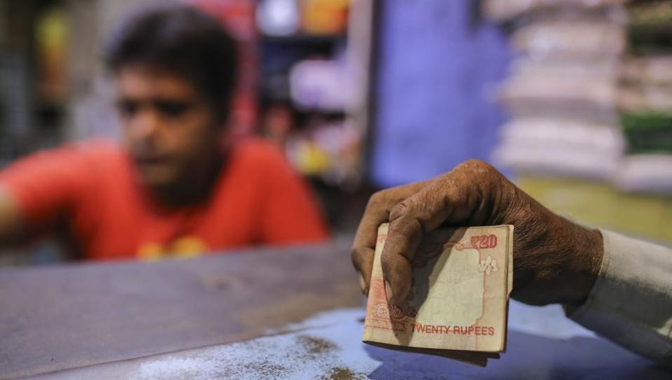 Photos: Indian rupee’s fall breaks record low as trade war intensifies ...