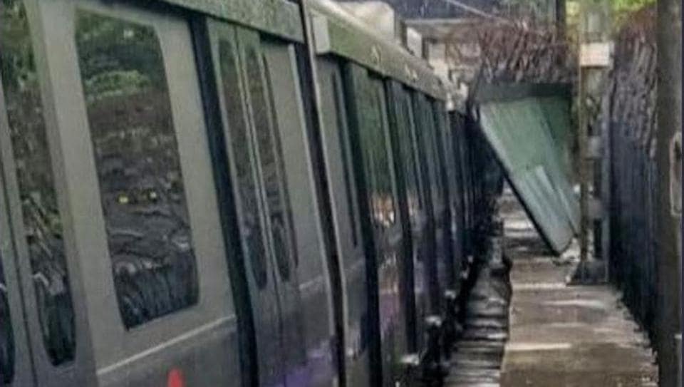 Delhi Metro violet line services disrupted after railing collapses due ...