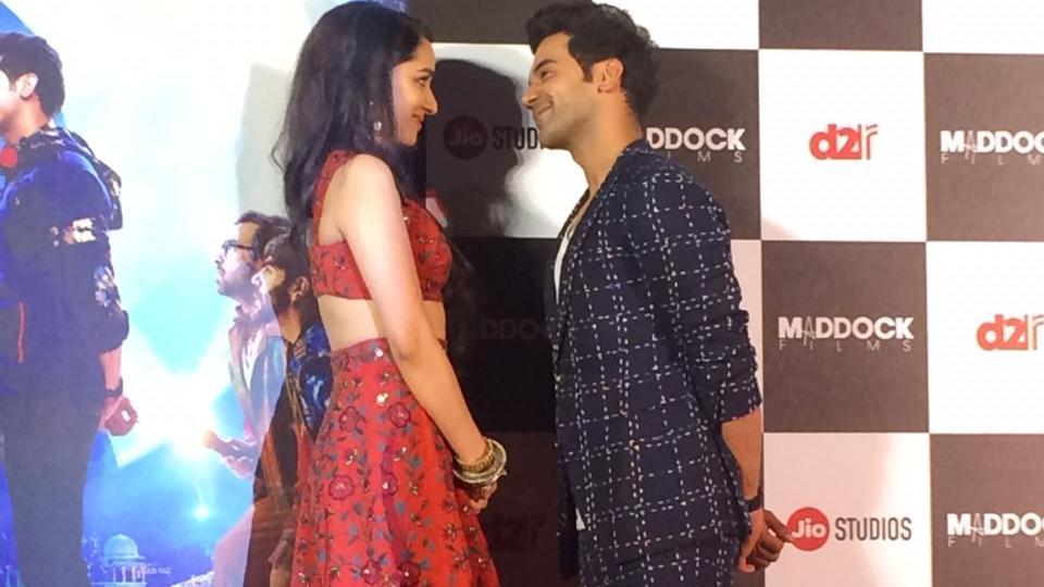 A scared Rajkummar Rao runs away from Shraddha Kapoor in Stree trailer ...