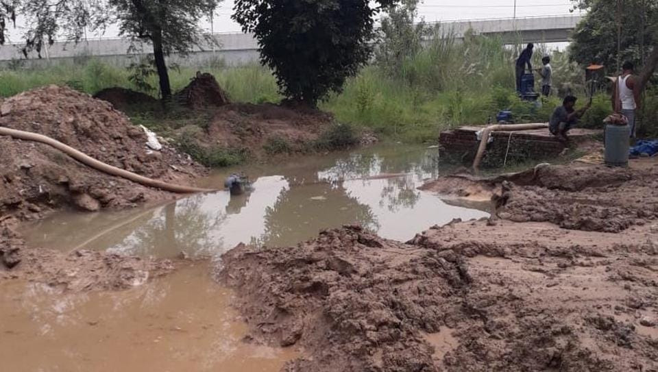 Master water pipeline bursts, supply hit in New Gurugram areas | Hindustan Times