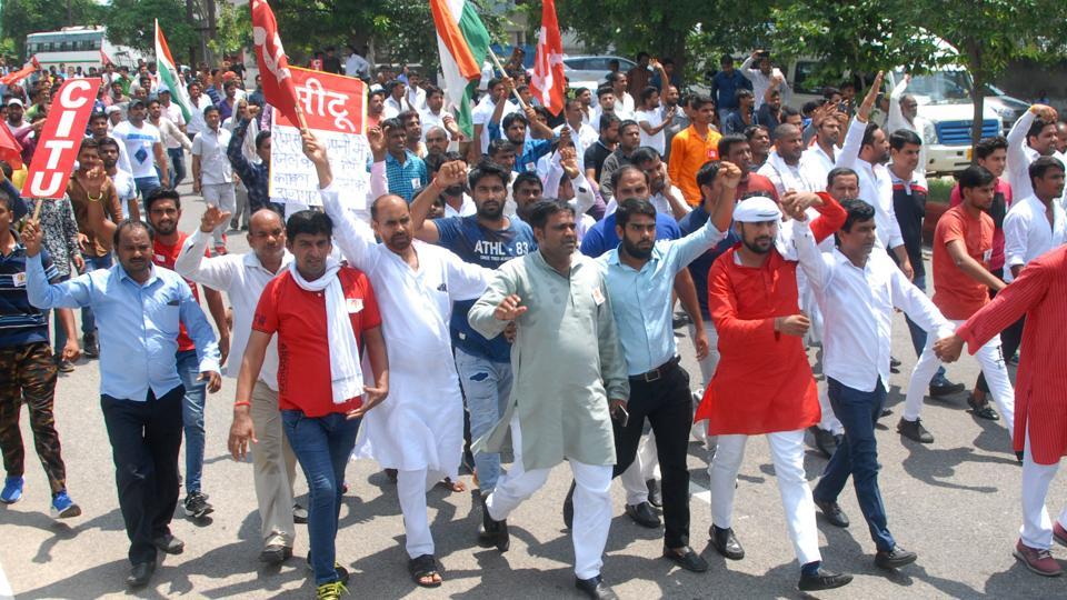 80 people arrested for protesting outside Samsung plant in Noida ...