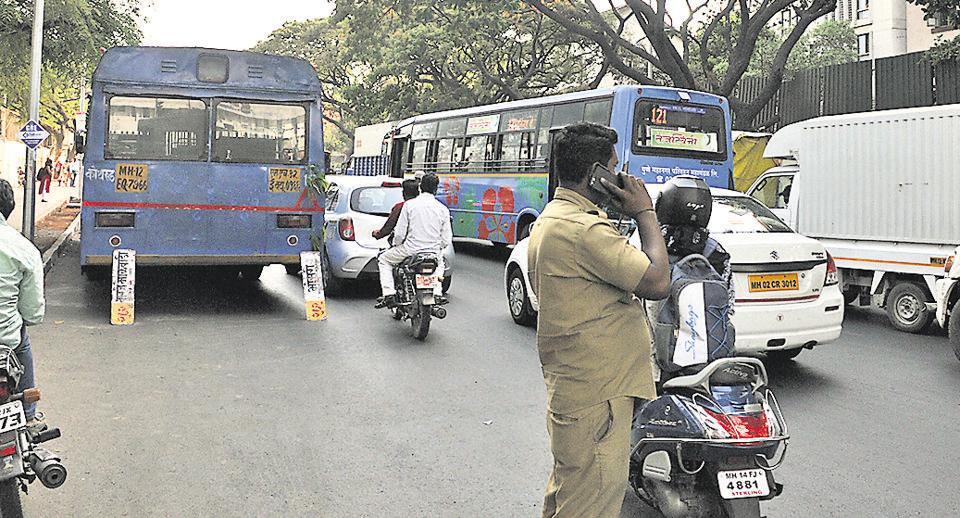 PMPML plans fine hike on private contractors to check breakdown figure | Hindustan Times