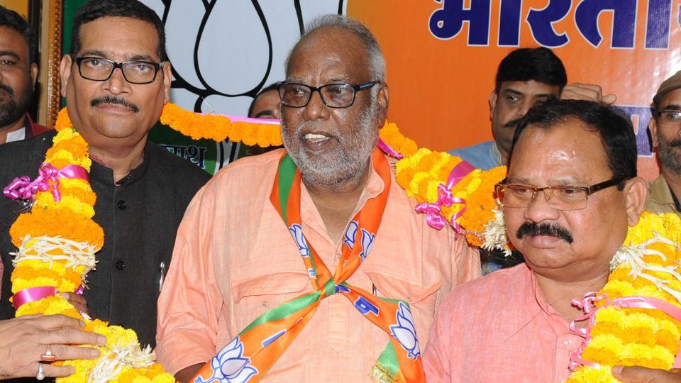 Former Jharkhand Mukti Morcha MP Suraj Mandal joins BJP | Hindustan Times
