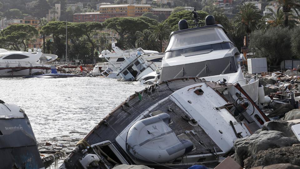10 dead as storms batter Italy, motorists and tourists stranded in ...