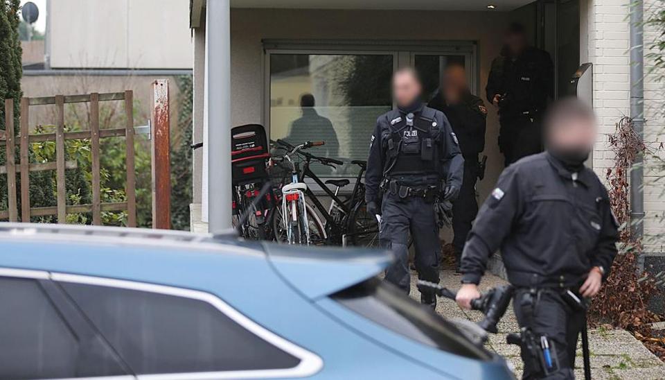 More than 80 mobsters of Italy-based mafia clan arrested in raids ...