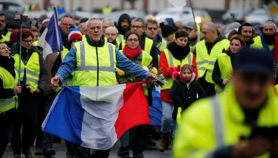 31,000 join ‘yellow vest’ protests across France, 700 detained | World News