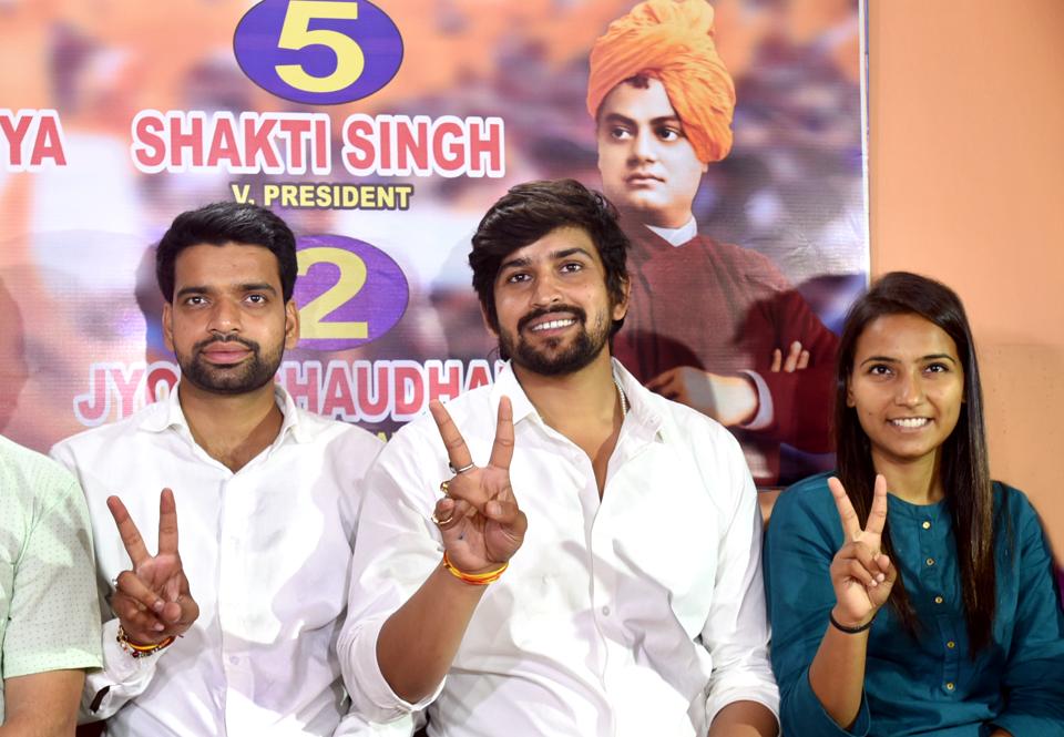 Delhi HC notice to DUSU chief, former leaders for allegedly defacing ...