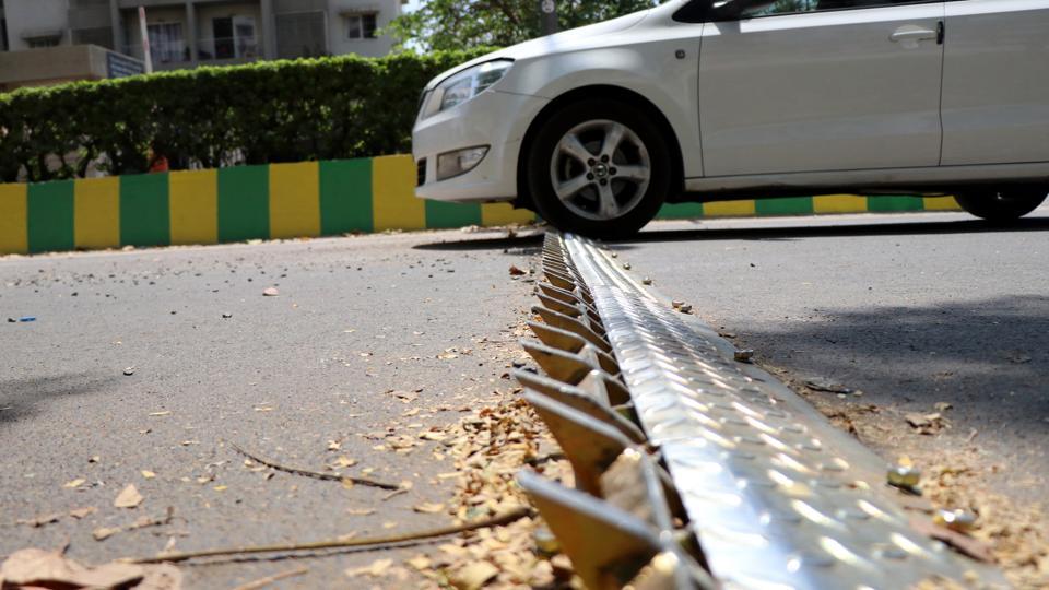 Noida authority to install tyre killers to stop wrong side driving ...