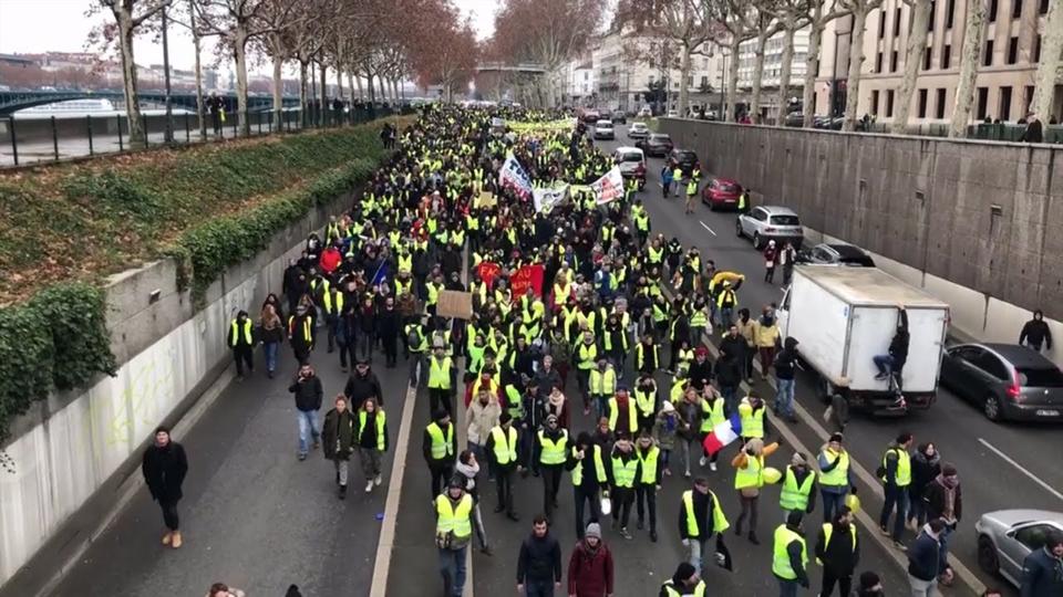 New round of ‘yellow vest’ protests erupts across France | Hindustan Times